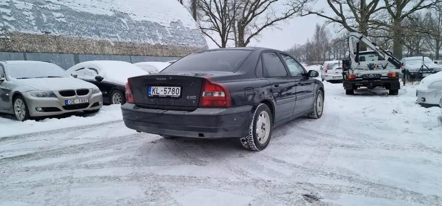 Melns Volvo S80 2002 Valmiera, ar dzinēja tilpumu 2.40 L un nobraukumu 302 tūkst. km par 1400 €, foto 4 vietnē AUTOMOTO.COM.LV
