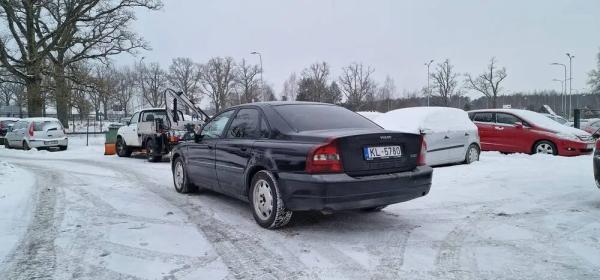 Черный Вольво С80 2002 в Валмиера, объемом двигателя 2.40 л и пробегом 302 тыс. км за 1400 €, фото 4 на AUTOMOTO.COM.LV