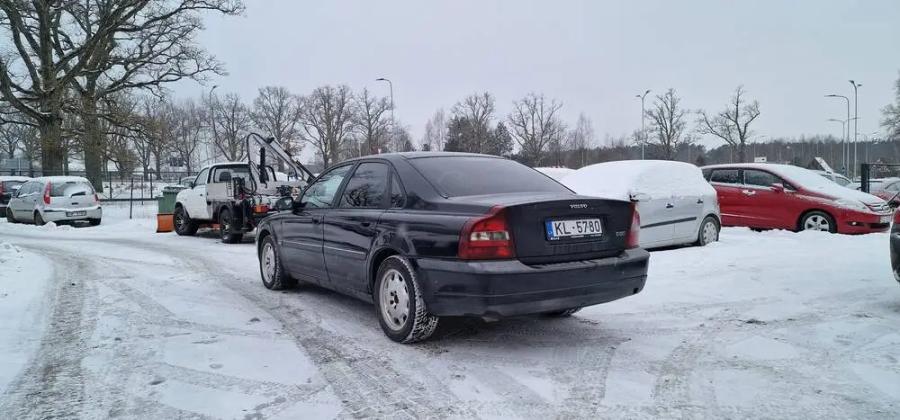 Melns Volvo S80 2002 Valmiera, ar dzinēja tilpumu 2.40 L un nobraukumu 302 tūkst. km par 1400 €, foto 5 vietnē AUTOMOTO.COM.LV