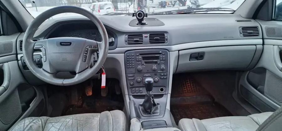 Melns Volvo S80 2002 Valmiera, ar dzinēja tilpumu 2.40 L un nobraukumu 302 tūkst. km par 1400 €, foto 8 vietnē AUTOMOTO.COM.LV