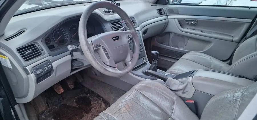 Melns Volvo S80 2002 Valmiera, ar dzinēja tilpumu 2.40 L un nobraukumu 302 tūkst. km par 1400 €, foto 9 vietnē AUTOMOTO.COM.LV