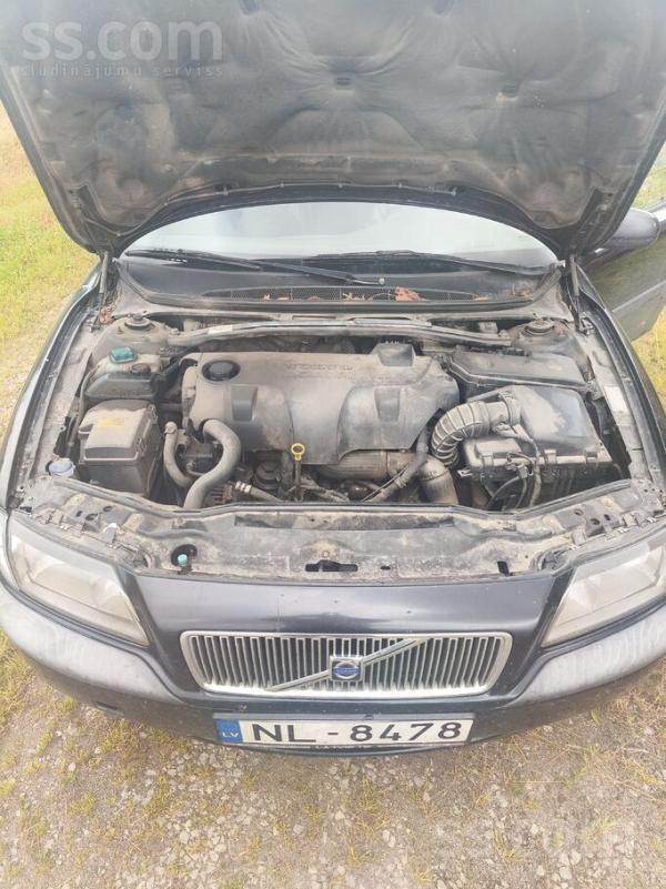 Black Volvo S80 2002 in Preili, with an engine capacity of 2.40 L and mileage of 414 thousand km for 650 €, photo 5 on AUTOMOTO.COM.LV