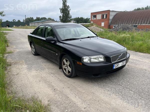 Black Volvo S80 2002 in Riga, with an engine capacity of 2.40 L and mileage of 452 thousand km for 950 €, photo 2 on AUTOMOTO.COM.LV
