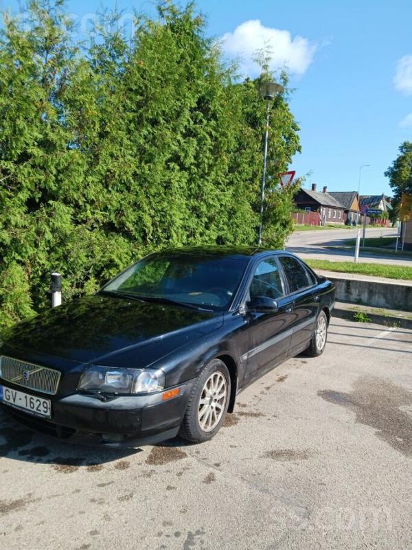Melns Volvo S80 2002 Daugavpils, ar dzinēja tilpumu 2.40 L un nobraukumu 424 tūkst. km par 1100 €, foto 1 vietnē AUTOMOTO.COM.LV