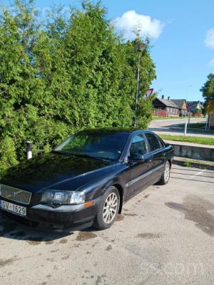 Melns Volvo S80 2002 Daugavpils, ar dzinēja tilpumu 2.40 L un nobraukumu 424 tūkst. km par 1100 €, foto  vietnē AUTOMOTO.COM.LV