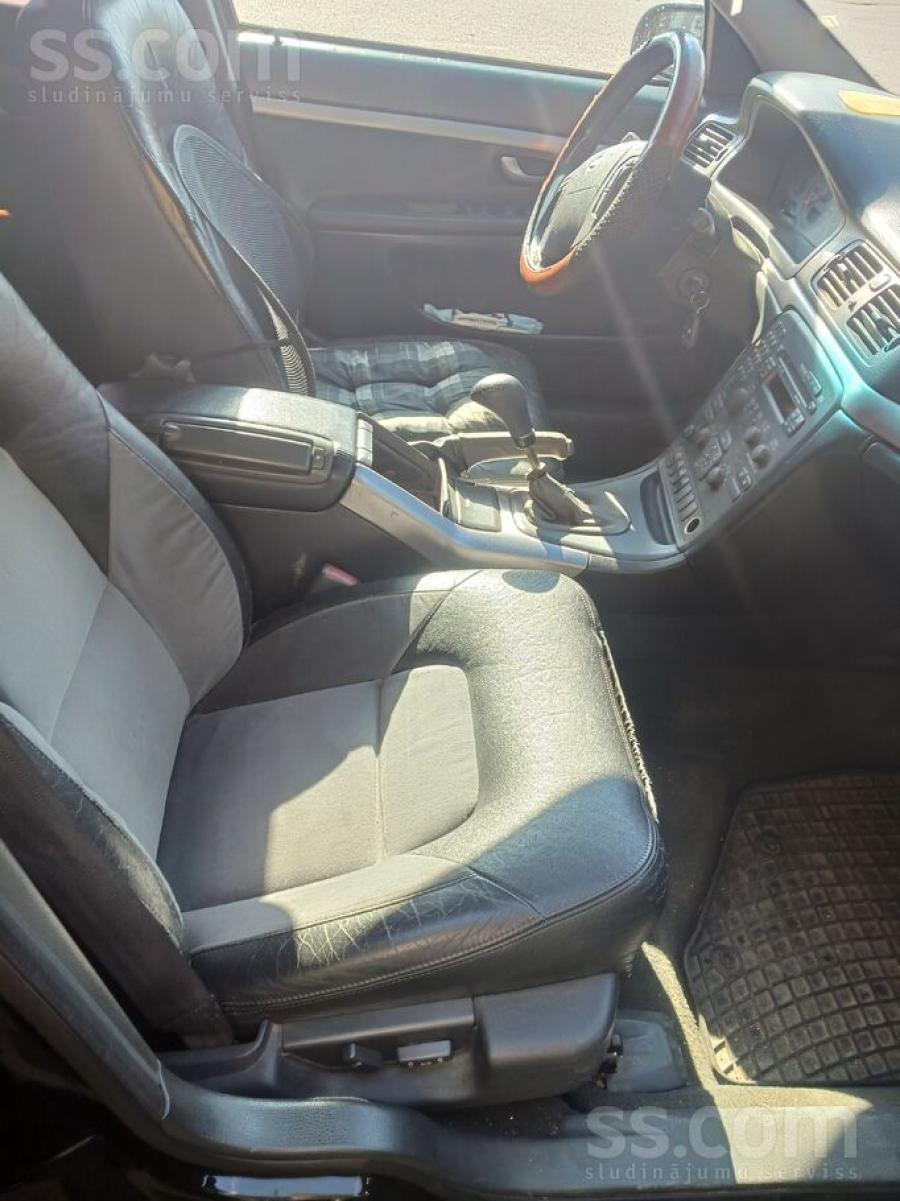 Melns Volvo S80 2002 Daugavpils, ar dzinēja tilpumu 2.40 L un nobraukumu 424 tūkst. km par 1100 €, foto 5 vietnē AUTOMOTO.COM.LV
