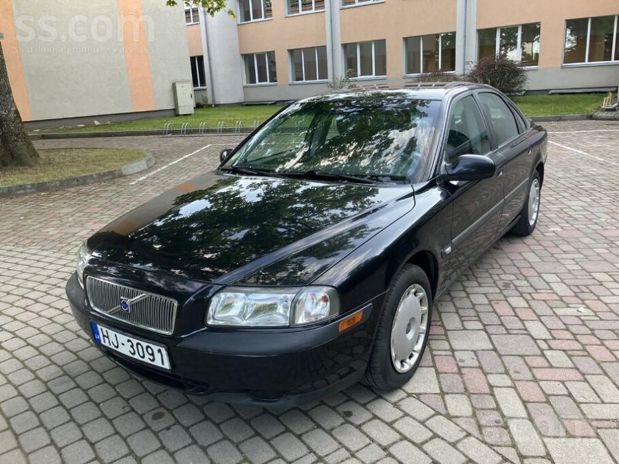 Black Volvo S80 2002 in Jelgava, with an engine capacity of 2.40 L and mileage of 376 thousand km for 1390 €, photo 1 on AUTOMOTO.COM.LV