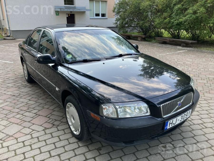 Black Volvo S80 2002 in Jelgava, with an engine capacity of 2.40 L and mileage of 376 thousand km for 1390 €, photo 3 on AUTOMOTO.COM.LV
