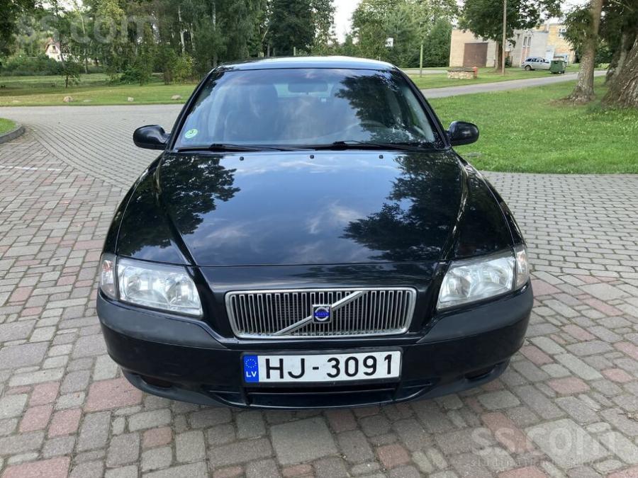 Black Volvo S80 2002 in Jelgava, with an engine capacity of 2.40 L and mileage of 376 thousand km for 1390 €, photo 5 on AUTOMOTO.COM.LV