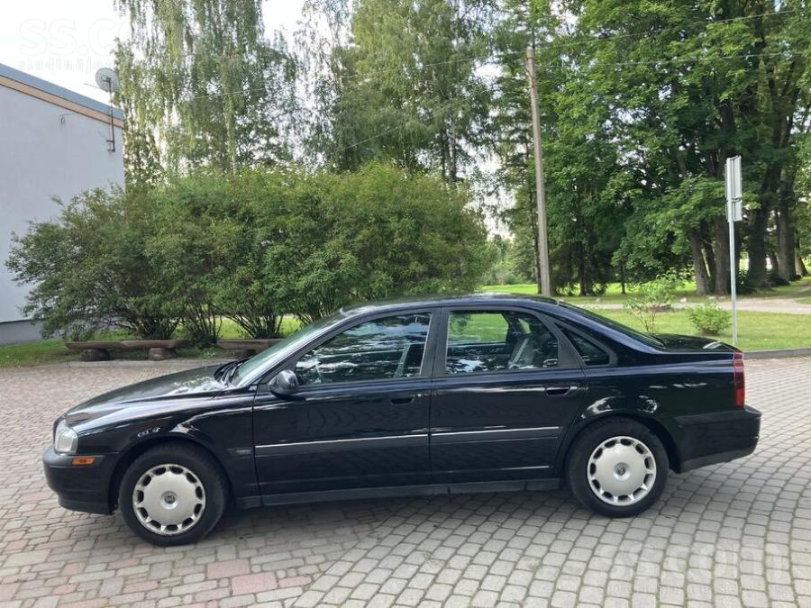 Black Volvo S80 2002 in Jelgava, with an engine capacity of 2.40 L and mileage of 376 thousand km for 1390 €, photo 6 on AUTOMOTO.COM.LV