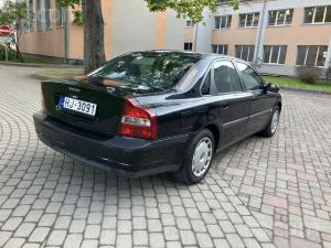 Black Volvo S80 2002 in Jelgava, with an engine capacity of 2.40 L and mileage of 376 thousand km for 1390 €, photo 8 on AUTOMOTO.COM.LV