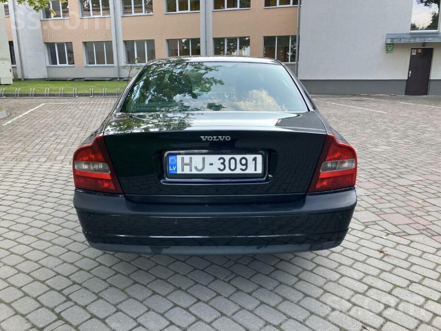 Black Volvo S80 2002 in Jelgava, with an engine capacity of 2.40 L and mileage of 376 thousand km for 1390 €, photo 9 on AUTOMOTO.COM.LV