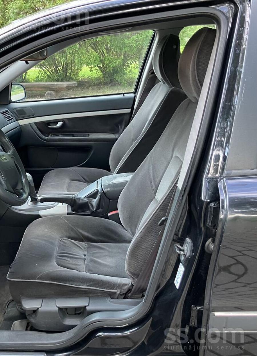 Black Volvo S80 2002 in Jelgava, with an engine capacity of 2.40 L and mileage of 376 thousand km for 1390 €, photo 14 on AUTOMOTO.COM.LV