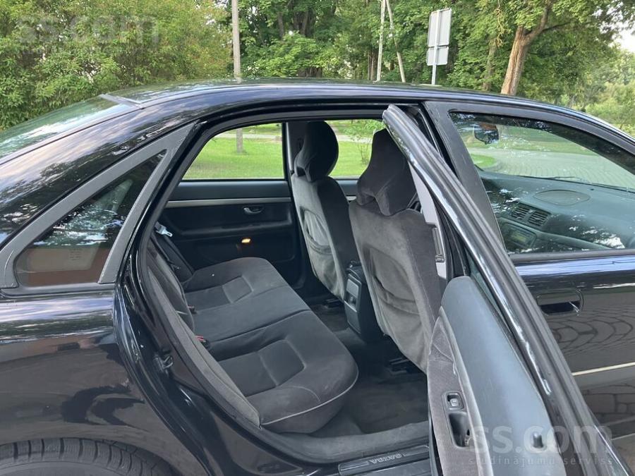 Black Volvo S80 2002 in Jelgava, with an engine capacity of 2.40 L and mileage of 376 thousand km for 1390 €, photo 16 on AUTOMOTO.COM.LV