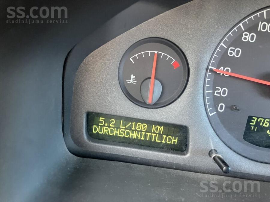Black Volvo S80 2002 in Jelgava, with an engine capacity of 2.40 L and mileage of 376 thousand km for 1390 €, photo 21 on AUTOMOTO.COM.LV