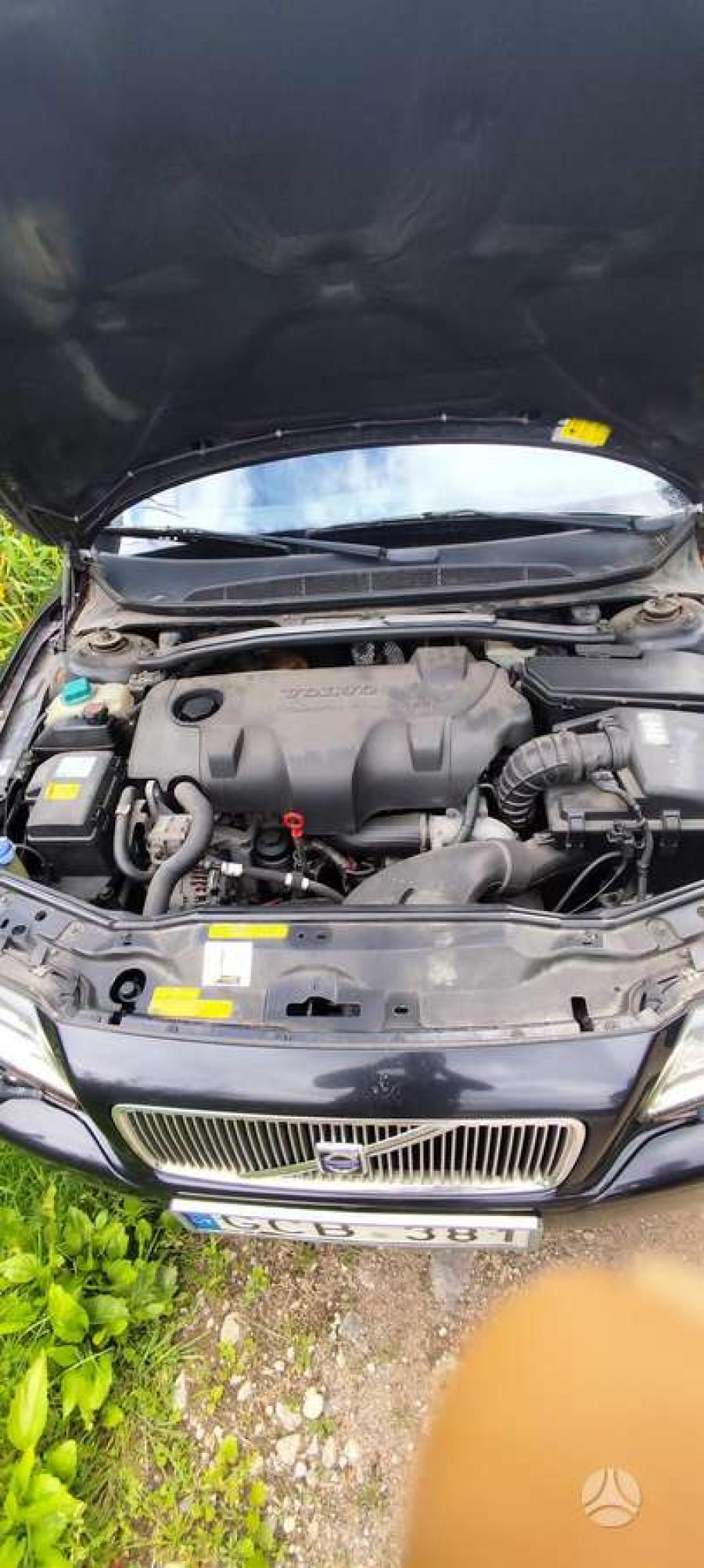 Black Volvo S80 2002 in Vilnius, with an engine capacity of 2.40 L and mileage of 457 thousand km for 650 €, photo 4 on AUTOMOTO.COM.LV