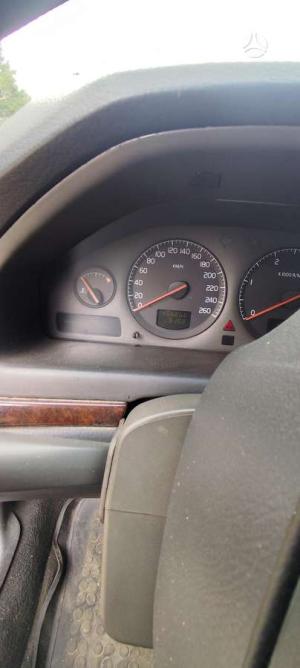 Black Volvo S80 2002 in Vilnius, with an engine capacity of 2.40 L and mileage of 457 thousand km for 650 €, photo 6 on AUTOMOTO.COM.LV