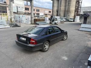 Melns Volvo S80 2002 Viļņa, ar dzinēja tilpumu 2.40 L un nobraukumu 380 tūkst. km par 799 €, foto 4 vietnē AUTOMOTO.COM.LV