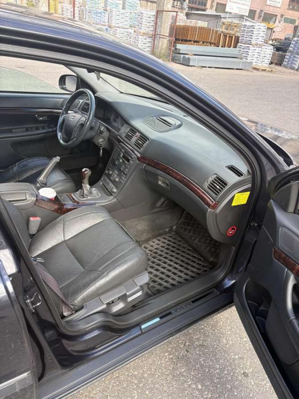 Melns Volvo S80 2002 Viļņa, ar dzinēja tilpumu 2.40 L un nobraukumu 380 tūkst. km par 799 €, foto 5 vietnē AUTOMOTO.COM.LV