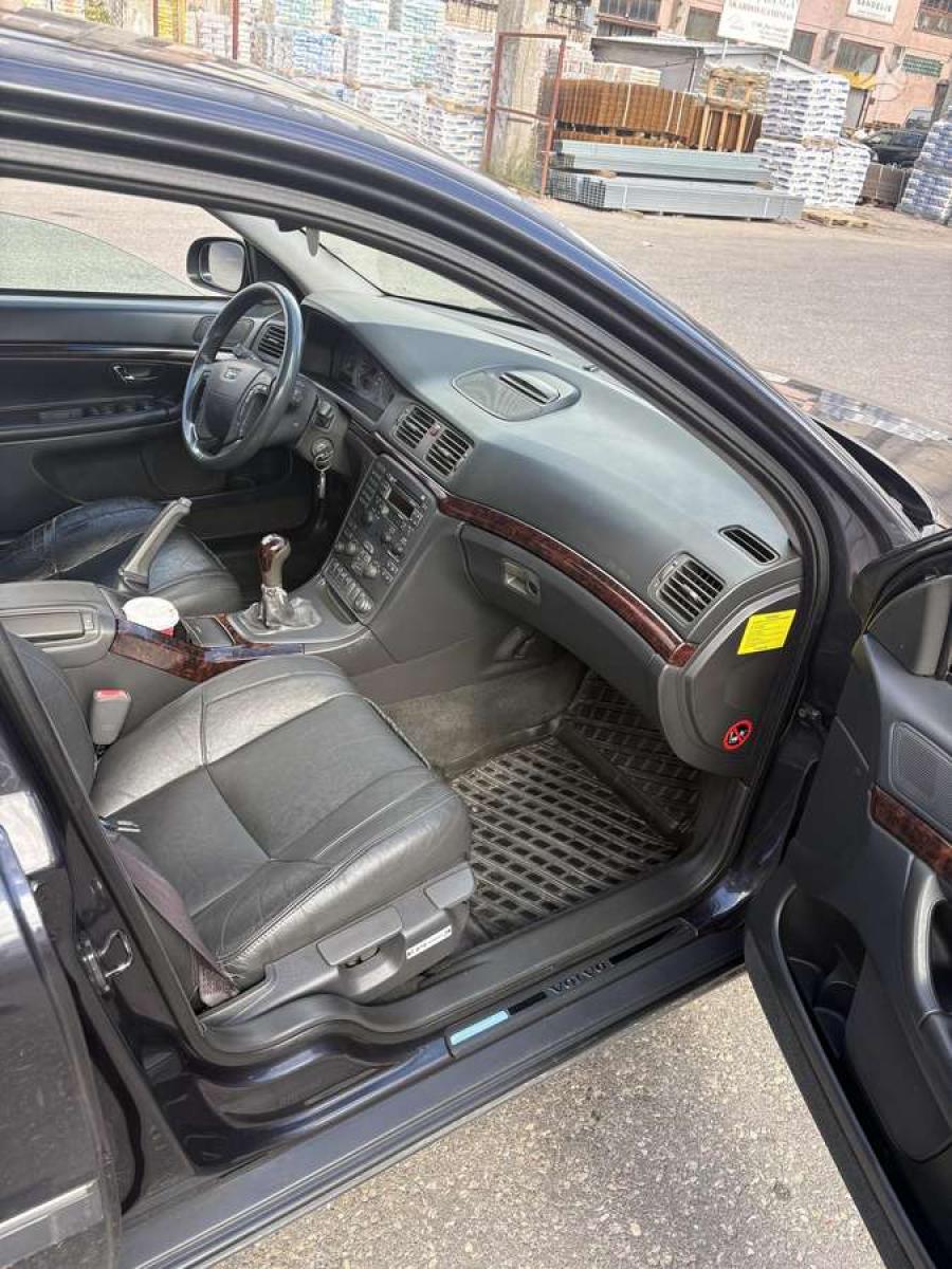 Melns Volvo S80 2002 Viļņa, ar dzinēja tilpumu 2.40 L un nobraukumu 380 tūkst. km par 799 €, foto 5 vietnē AUTOMOTO.COM.LV