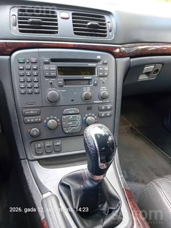 Black Volvo S80 2002 in Madona, with an engine capacity of 2.40 L and mileage of 419 thousand km for 1600 €, photo 8 on AUTOMOTO.COM.LV