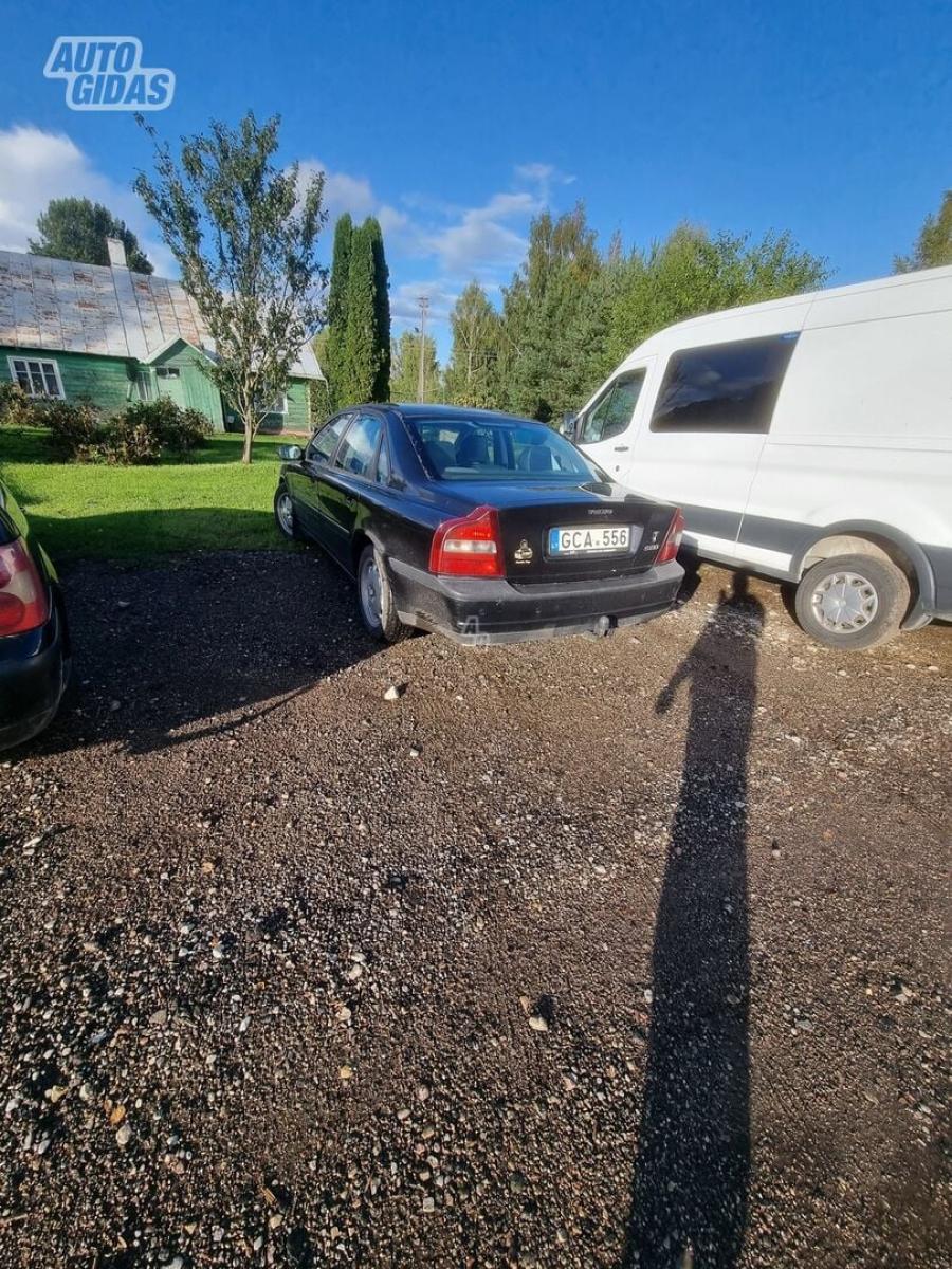 Черный Вольво С80 2002 в Вевис, объемом двигателя 2.40 л и пробегом 688 тыс. км за 900 €, фото 3 на AUTOMOTO.COM.LV