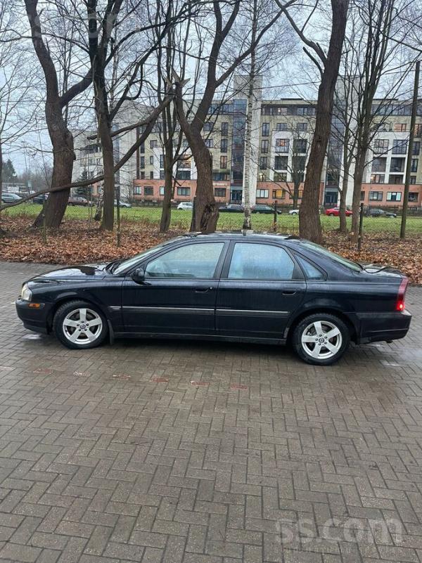 Black Volvo S80 2003 in Riga, with an engine capacity of 2.40 L and mileage of 481 thousand km for 1900 €, photo 4 on AUTOMOTO.COM.LV