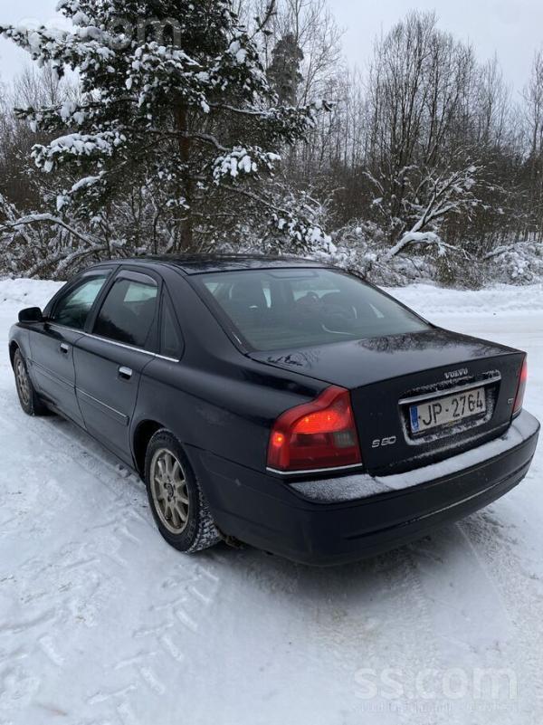 Melns Volvo S80 2003 Madona, ar dzinēja tilpumu 2.40 L un nobraukumu 407 tūkst. km par 1500 €, foto 3 vietnē AUTOMOTO.COM.LV