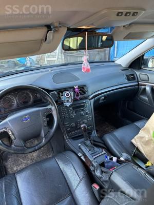Black Volvo S80 2003 in Ludza, with an engine capacity of 2.40 L and mileage of 325 thousand km for 1600 €, photo 6 on AUTOMOTO.COM.LV