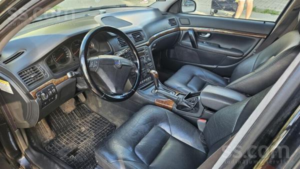 Melns Volvo S80 2003 Daugavpils, ar dzinēja tilpumu 2.40 L un nobraukumu 382 tūkst. km par 1600 €, foto 5 vietnē AUTOMOTO.COM.LV