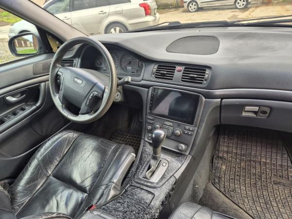 Melns Volvo S80 2003 Narva, ar dzinēja tilpumu 2.40 L un nobraukumu 270 tūkst. km par 500 €, foto 8 vietnē AUTOMOTO.COM.LV