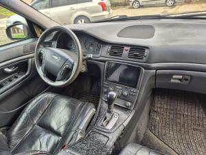 Melns Volvo S80 2003 Narva, ar dzinēja tilpumu 2.40 L un nobraukumu 270 tūkst. km par 500 €, foto 9 vietnē AUTOMOTO.COM.LV