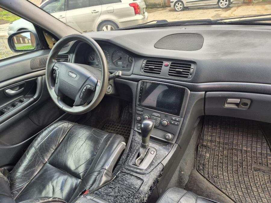 Melns Volvo S80 2003 Narva, ar dzinēja tilpumu 2.40 L un nobraukumu 270 tūkst. km par 500 €, foto 9 vietnē AUTOMOTO.COM.LV