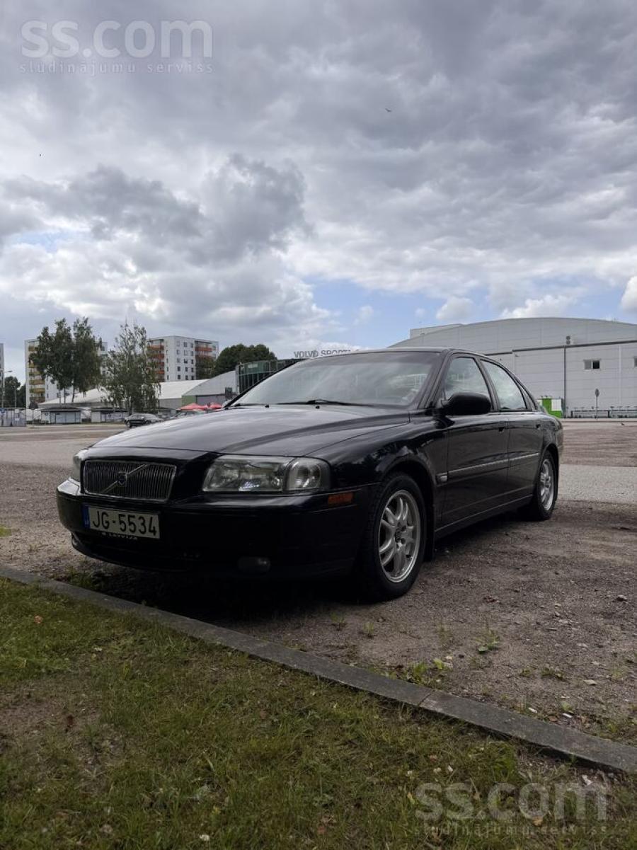 Black Volvo S80 2003 in Riga, with an engine capacity of 2.40 L and mileage of 366 thousand km for 1800 €, photo 3 on AUTOMOTO.COM.LV