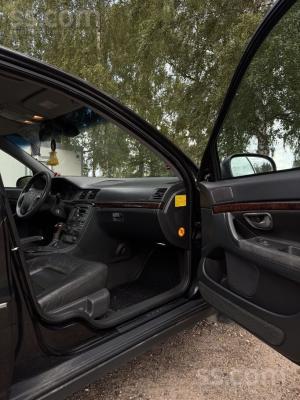 Black Volvo S80 2003 in Riga, with an engine capacity of 2.40 L and mileage of 366 thousand km for 1800 €, photo 6 on AUTOMOTO.COM.LV
