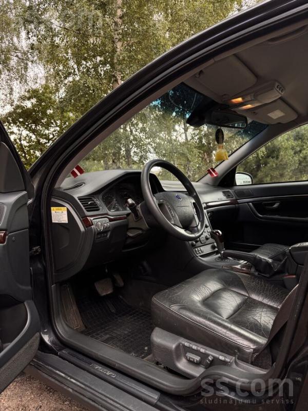 Black Volvo S80 2003 in Riga, with an engine capacity of 2.40 L and mileage of 366 thousand km for 1100 €, photo 4 on AUTOMOTO.COM.LV