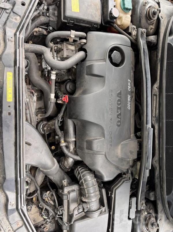 Black Volvo S80 2003 in Riga, with an engine capacity of 2.40 L and mileage of 366 thousand km for 1100 €, photo 9 on AUTOMOTO.COM.LV