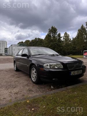 Melns Volvo S80 2003 Rīga, ar dzinēja tilpumu 2.40 L un nobraukumu 366 tūkst. km par 1100 €, foto  vietnē AUTOMOTO.COM.LV