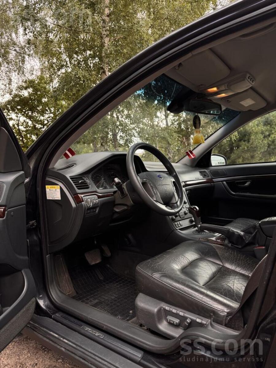 Melns Volvo S80 2003 Rīga, ar dzinēja tilpumu 2.40 L un nobraukumu 366 tūkst. km par 1100 €, foto 5 vietnē AUTOMOTO.COM.LV