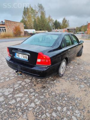 Melns Volvo S80 2003 Rīga, ar dzinēja tilpumu 2.50 L un nobraukumu 394 tūkst. km par 1000 €, foto  vietnē AUTOMOTO.COM.LV