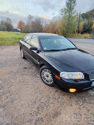 Black Volvo S80 2003 in Riga, with an engine capacity of 2.50 L and mileage of 394 thousand km for 1000 €, photo 3 on AUTOMOTO.COM.LV