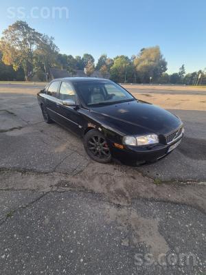 Melns Volvo S80 2003 Cēsis, ar dzinēja tilpumu 2.40 L un nobraukumu 378 tūkst. km par 1000 €, foto  vietnē AUTOMOTO.COM.LV