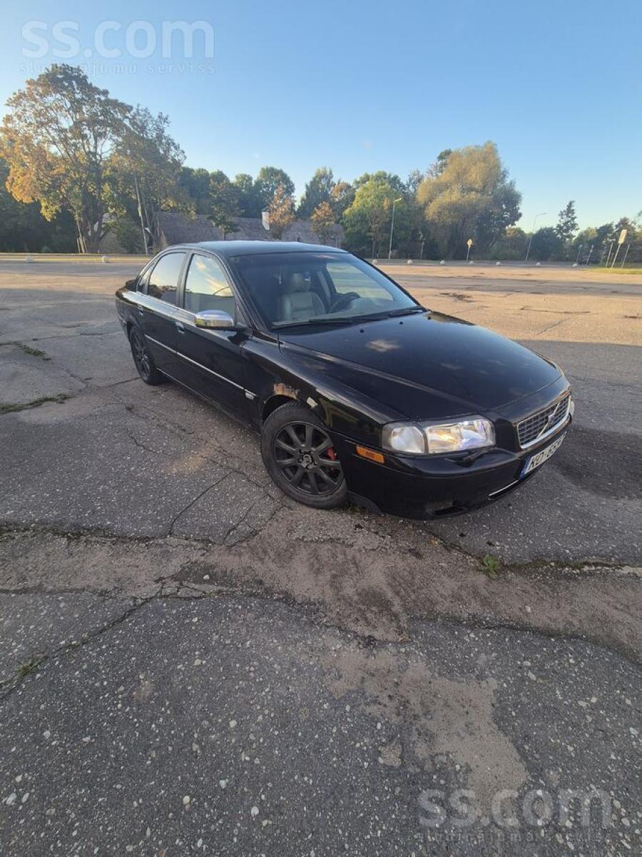 Melns Volvo S80 2003 Cēsis, ar dzinēja tilpumu 2.40 L un nobraukumu 378 tūkst. km par 1000 €, foto 1 vietnē AUTOMOTO.COM.LV