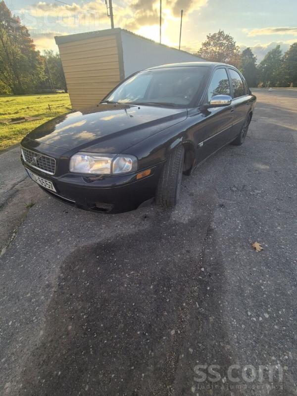 Volvo S80 2003 Cēsis vietnē Melns Volvo S80 2003 Cēsis, ar dzinēja tilpumu 2.40 L un nobraukumu 378 tūkst. km par 1000 €, foto 3 vietnē AUTOMOTO.COM.LV