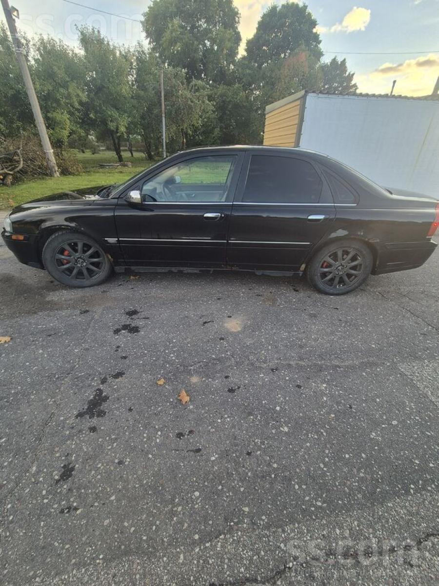 Melns Volvo S80 2003 Cēsis, ar dzinēja tilpumu 2.40 L un nobraukumu 378 tūkst. km par 1000 €, foto 7 vietnē AUTOMOTO.COM.LV