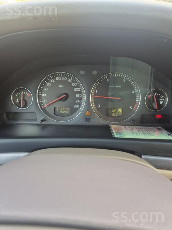 Volvo S80 2003 Cēsis vietnē Melns Volvo S80 2003 Cēsis, ar dzinēja tilpumu 2.40 L un nobraukumu 378 tūkst. km par 1000 €, foto 9 vietnē AUTOMOTO.COM.LV