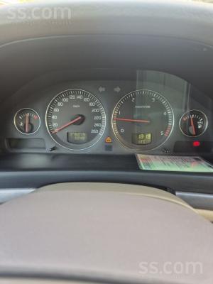 Melns Volvo S80 2003 Cēsis, ar dzinēja tilpumu 2.40 L un nobraukumu 378 tūkst. km par 1000 €, foto 9 vietnē AUTOMOTO.COM.LV