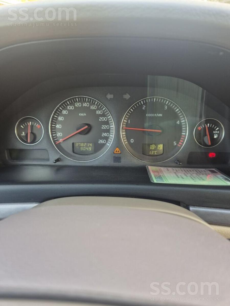 Melns Volvo S80 2003 Cēsis, ar dzinēja tilpumu 2.40 L un nobraukumu 378 tūkst. km par 1000 €, foto 9 vietnē AUTOMOTO.COM.LV