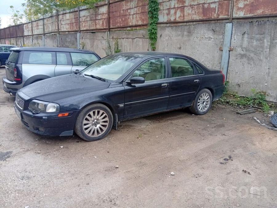 Melns Volvo S80 2003 Rīga, ar dzinēja tilpumu 2.40 L un nobraukumu 500 tūkst. km par 300 €, foto 1 vietnē AUTOMOTO.COM.LV