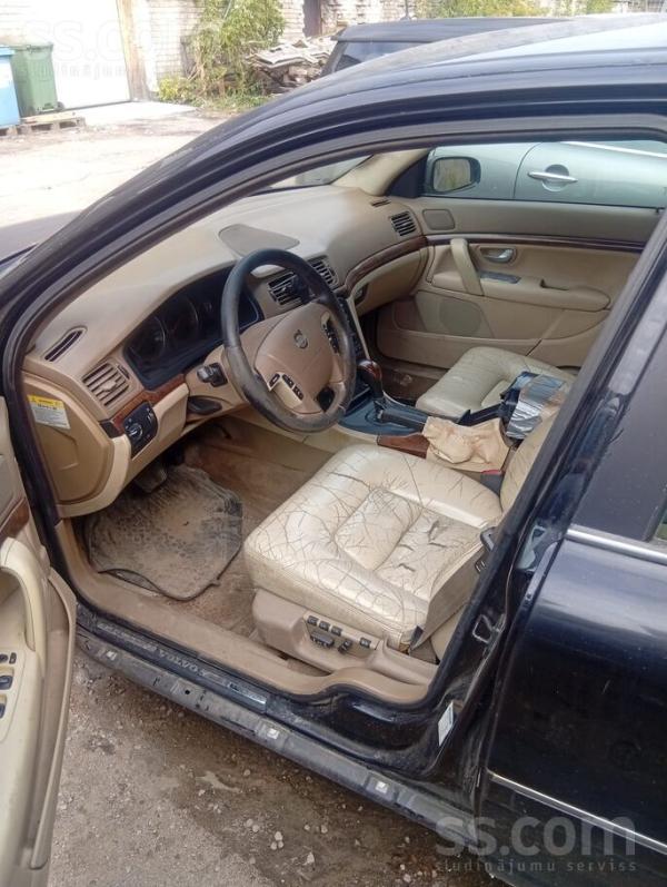 Melns Volvo S80 2003 Rīga, ar dzinēja tilpumu 2.40 L un nobraukumu 500 tūkst. km par 300 €, foto 4 vietnē AUTOMOTO.COM.LV